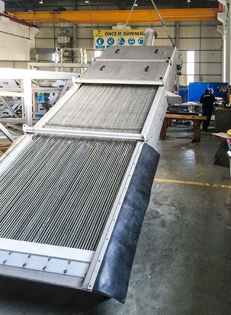 Back Raked Mechanical Screens